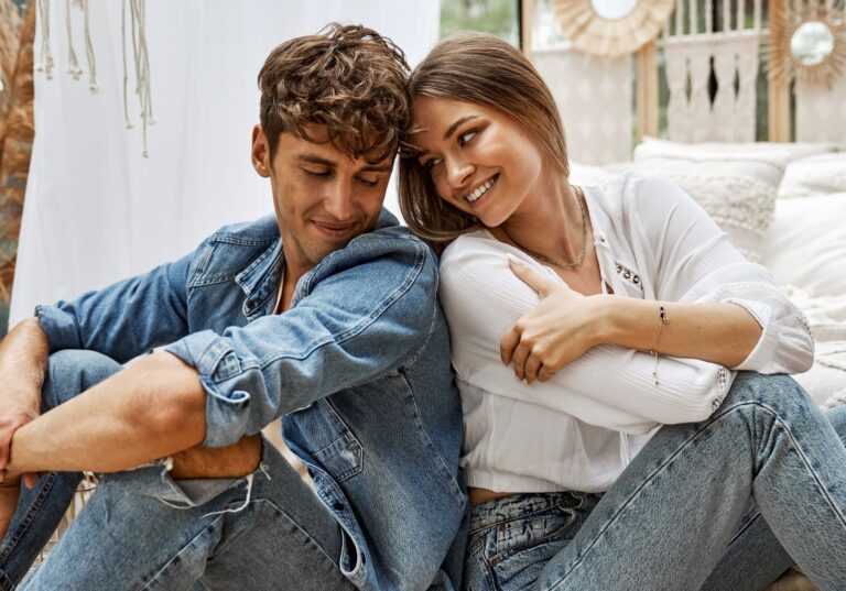 28 Flirting Signs You Can't Ignore: How to Tell if She's Interested ...