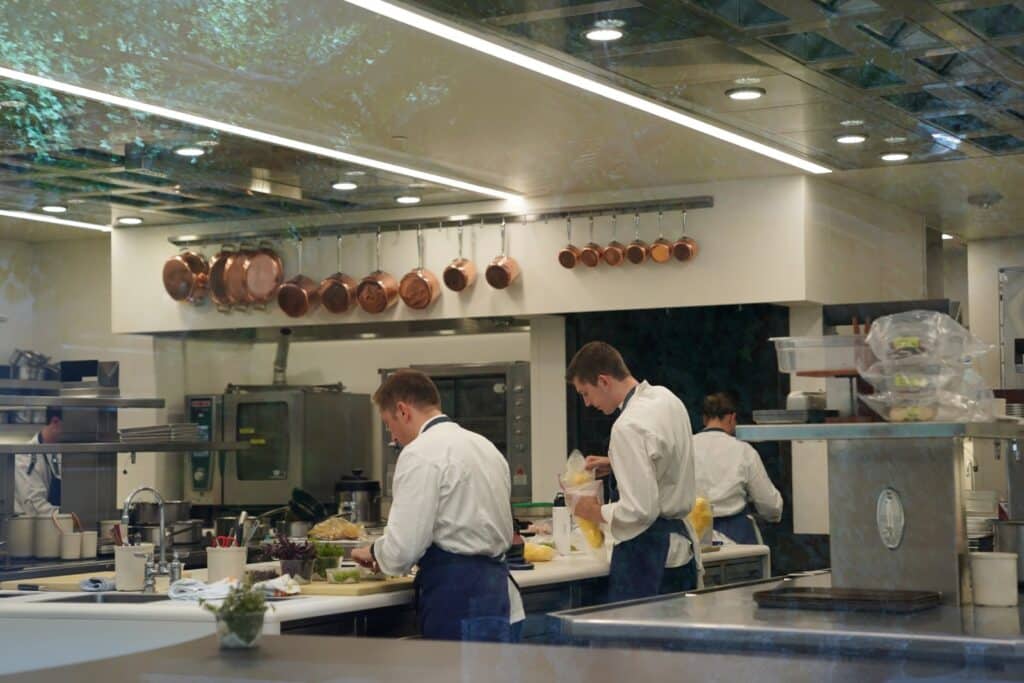 Inside the Kitchens of Michelin-Starred Restaurants: Secrets from the ...